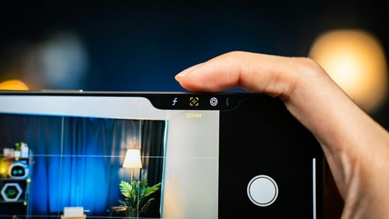 VRChatのiOS/Android版を解説！始め方や注意点 | スマリズ